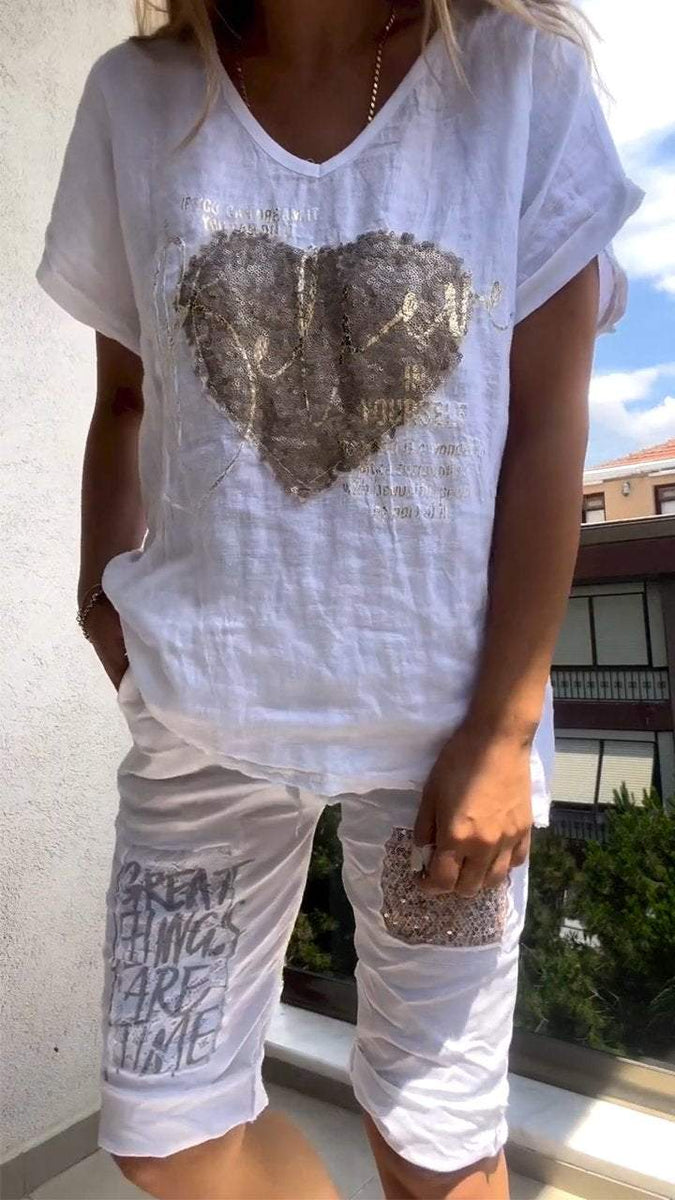 Colleen | Casualer zweiteiliger Anzug mit Spitzausschnitt und goldener ...